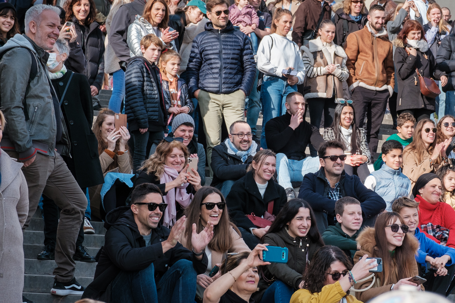 The apparition of these faces in the crowd